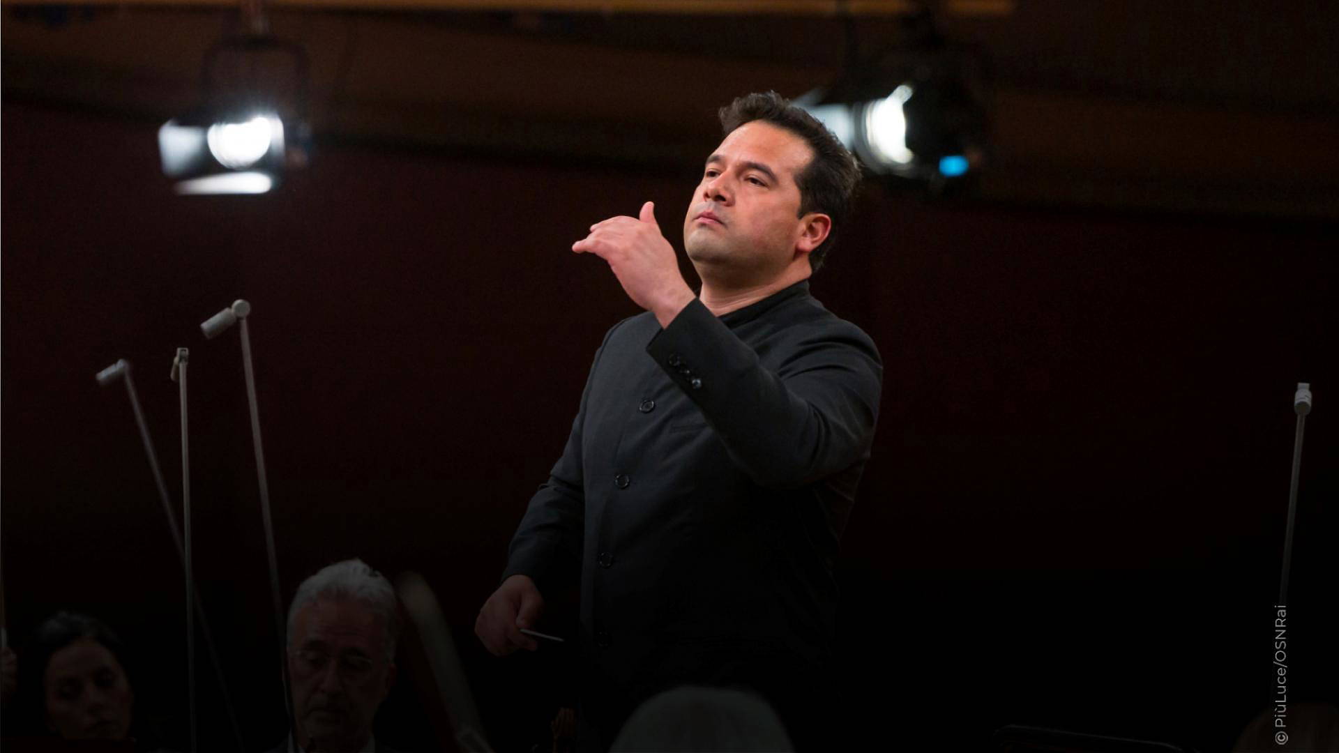 Robert Treviño torna a dirigere l’Orchestra Rai | Il Giornale della Musica