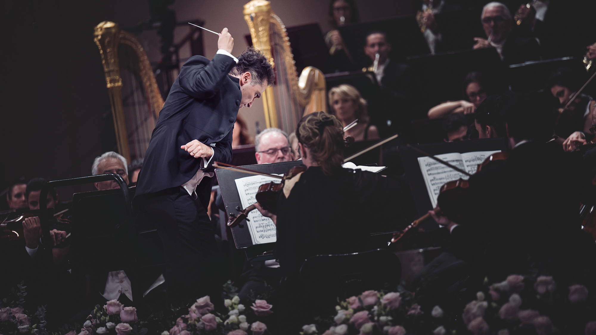 Andrés Orozco-Estrada dirige l’Orchestra Rai con la viola solista di ...