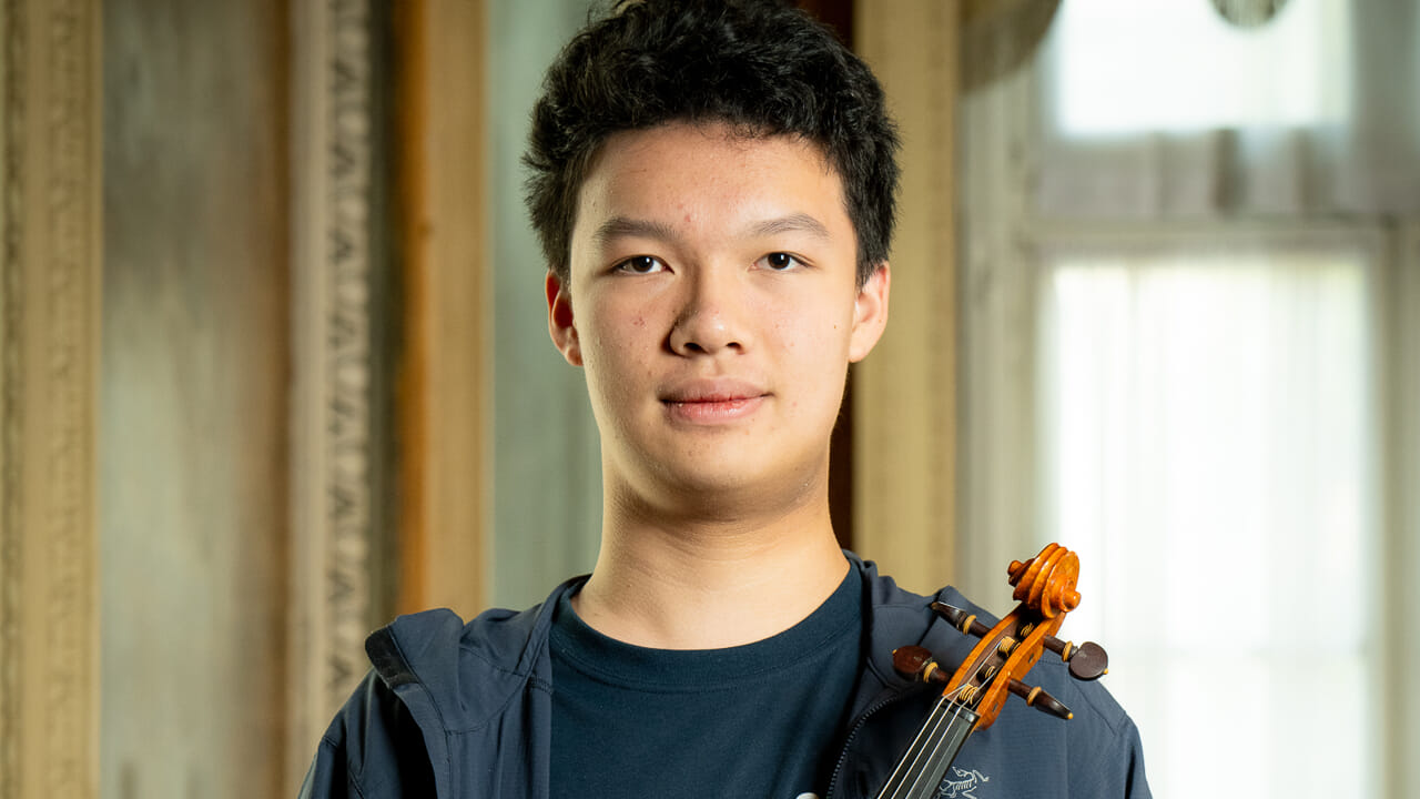 Aozhe Zhang, 17enne cinese, vince il 58° Premio Paganini di Genova | Il ...